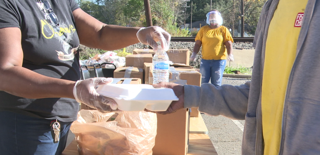 Community Soup Kitchen hands out thanksgiving meals and food boxes to ...